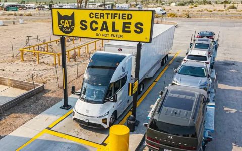 Windrose R700 with 670km Range Officially Delivered to Rongqing ...